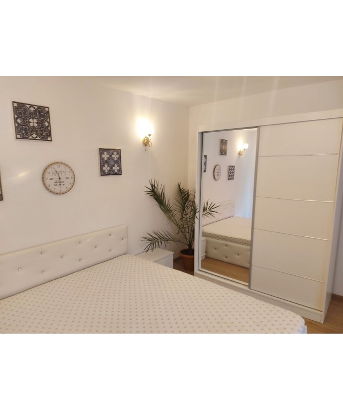 Set Dormitor Milano Alb cu Pat Matrimonial Alb ,Noptiere Albe si Dulap ...