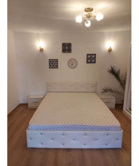 Set Dormitor Milano Alb cu Pat Matrimonial Alb ,Noptiere Albe si Dulap ...